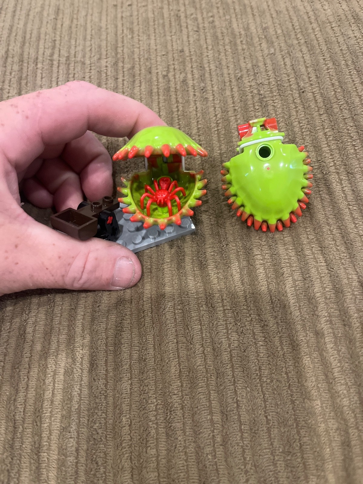 LEGO LOT of 2 Venus Flytrap Carnivorous Jungle Plant 29112pb01 60162 ...