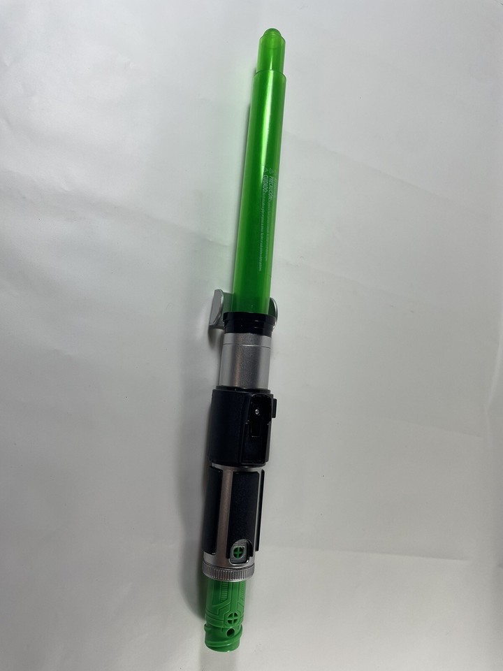 Hasbro Star Wars Bladebuilders Yoda Electronic Lightsaber w/ Connector ...