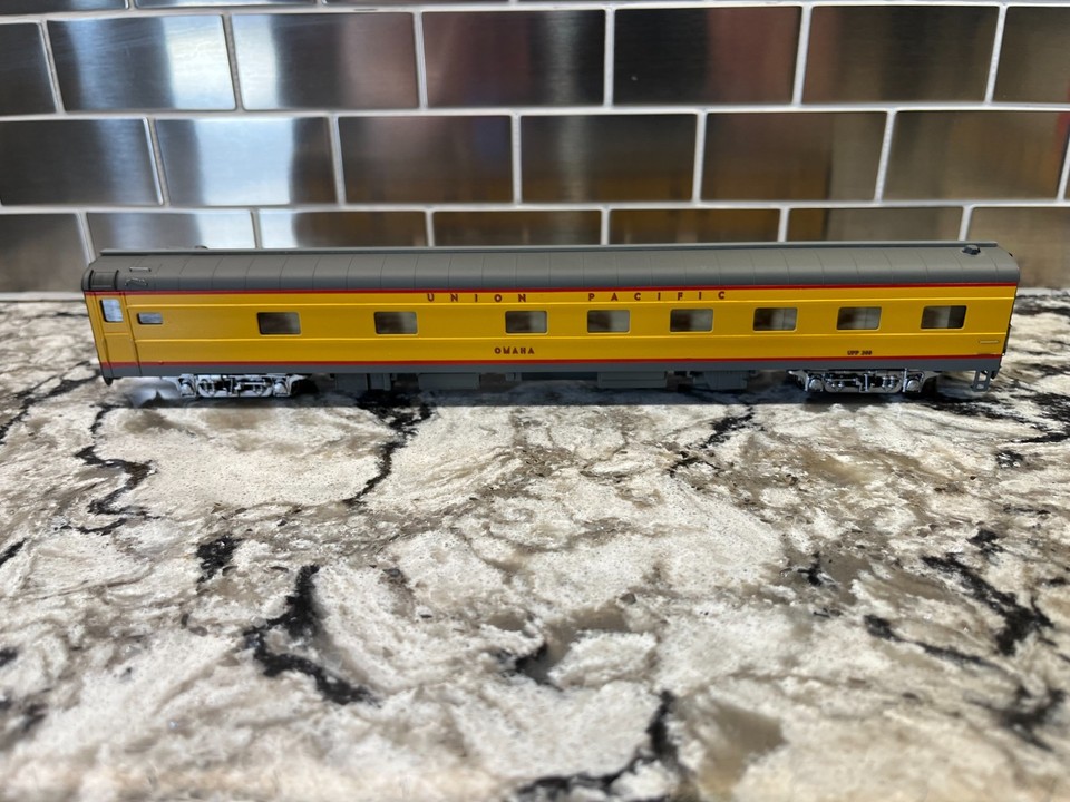 Custom UP Union Pacific Omaha Walthers Heritage HO Sleeper 4014 ...