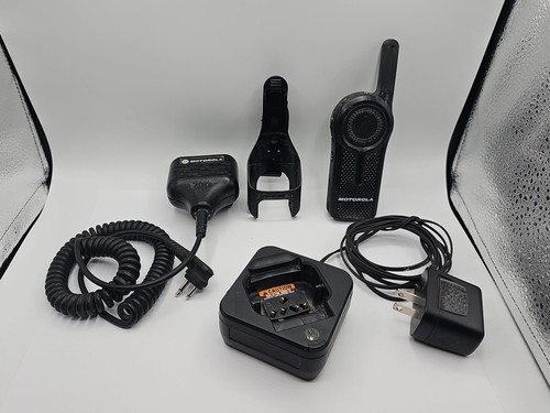 Motorola DLR1020 2 Channel Digital Business Two Way Radio, Charger, Mic ...