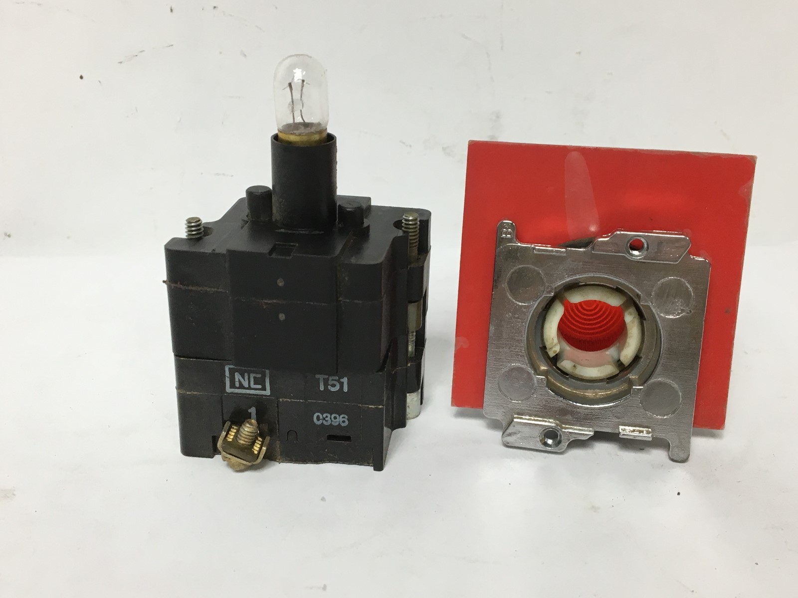 Cutler-Hammer 1250t/91000t Eaton 120v Push Button Light Illuminate 6.3 ...