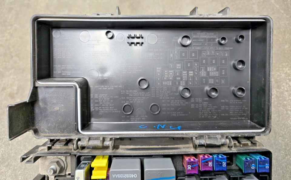 2014 Dodge Grand Caravan Chrysler Town & Country TIPM Fuse Box Module ...