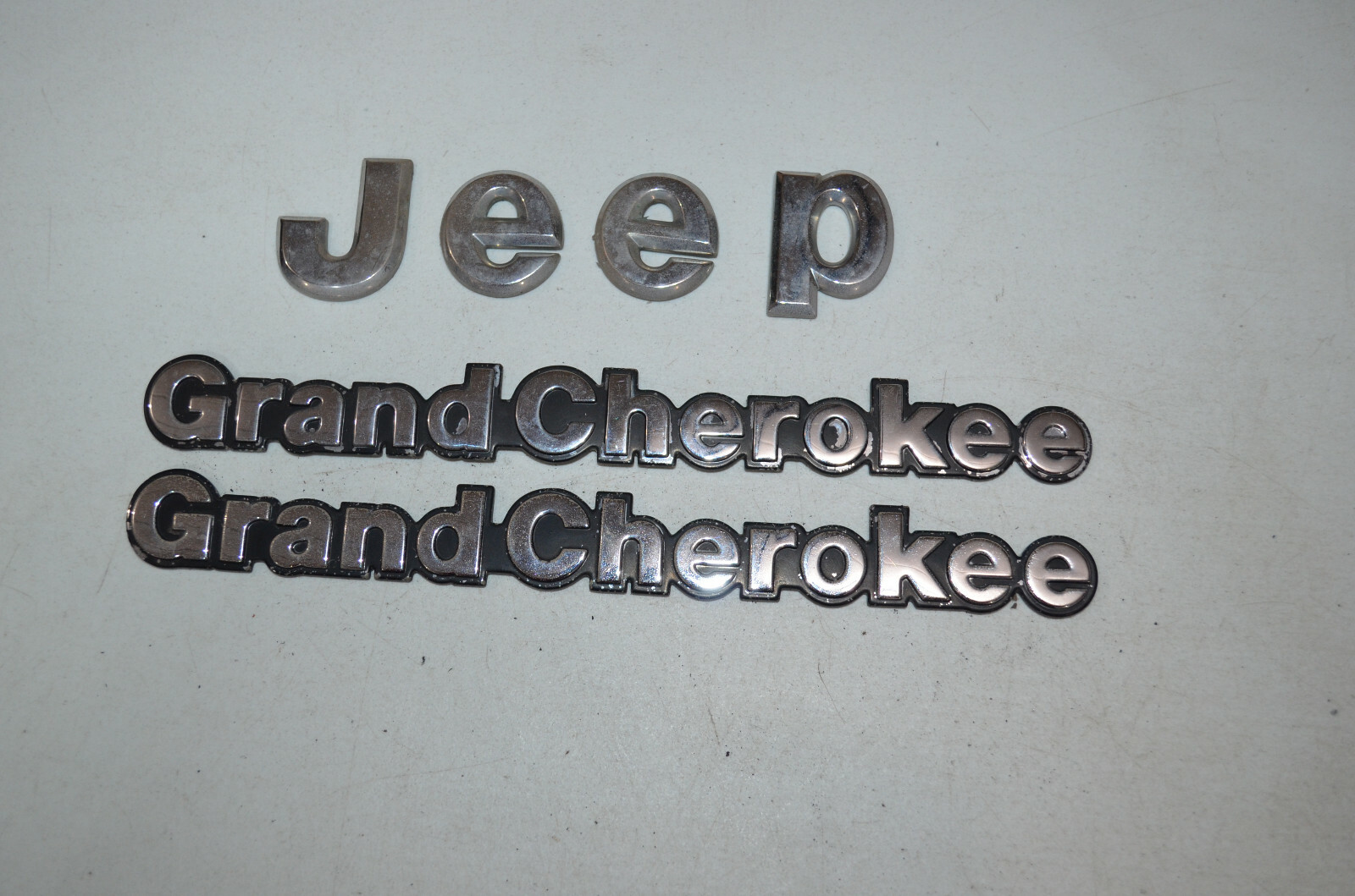 JEEP GRAND CHEROKEE EMBLEMS BADGES OEM PLASTIC | eBay