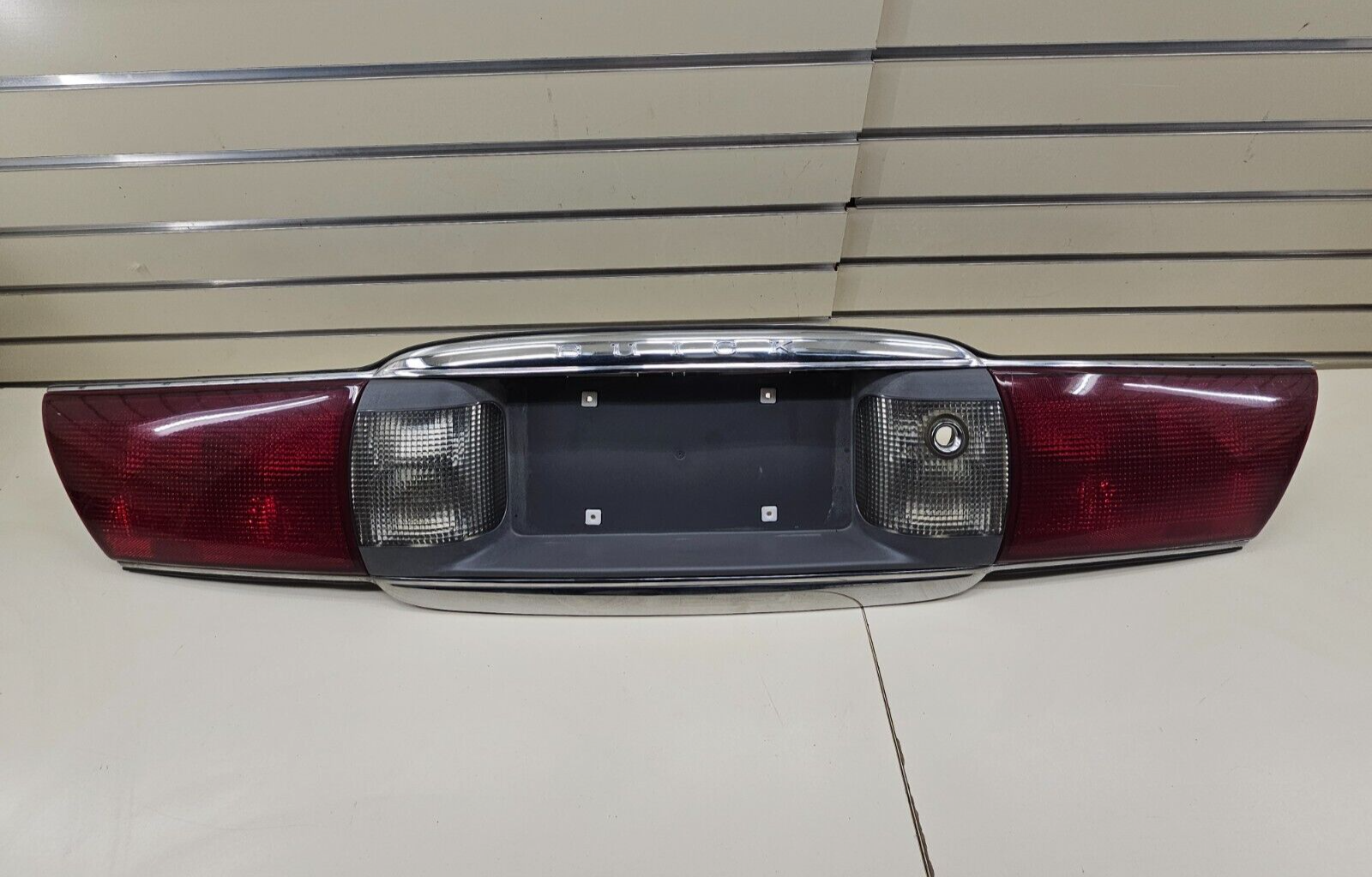 00-05 Buick LESABRE Trunk Rear Center Tail Light Brake Light Lamp Panel ...