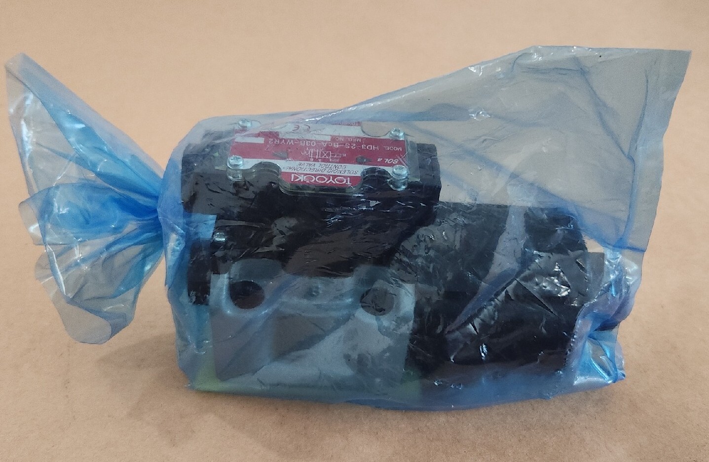 *BRAND NEW* Toyooki HD3-2S-BcA-03B-WYR2 Solenoid Directional Valve ...