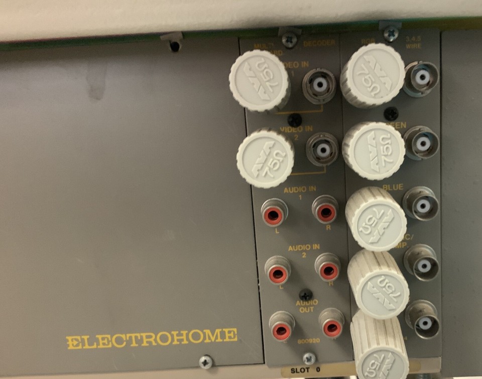 Electrohome Electronics ECP 4100 CRT Projector 38-B09980-75 power on-Y ...