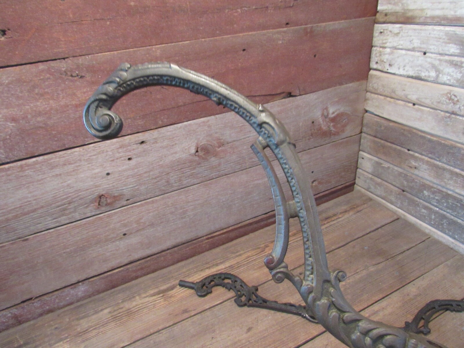 Vintage Victorian ANTIQUE CAST IRON OIL LAMP MOUNT BRACKETS | eBay