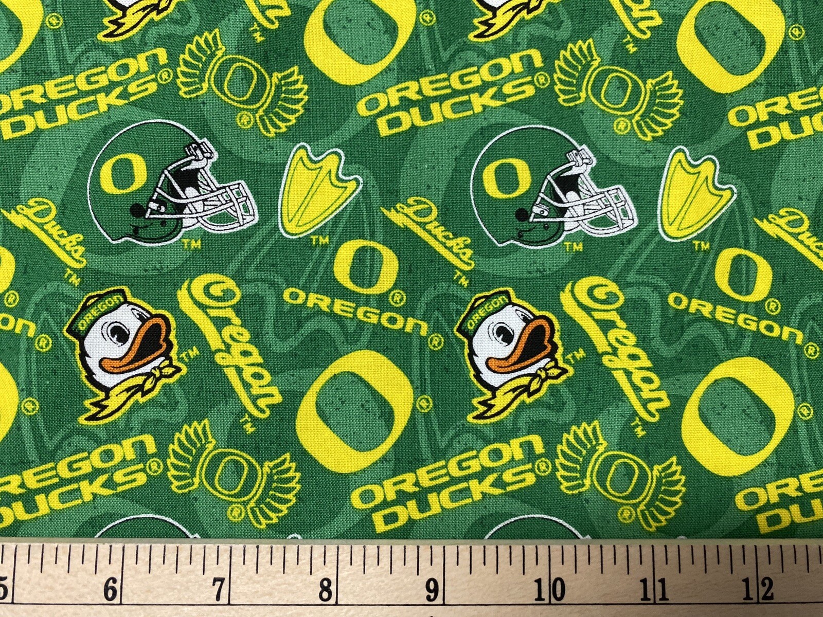 UNIVERSITY OF OREGON DUCKS, Tone, 1/4 Yard (9” x 42”) 100% Cotton ...