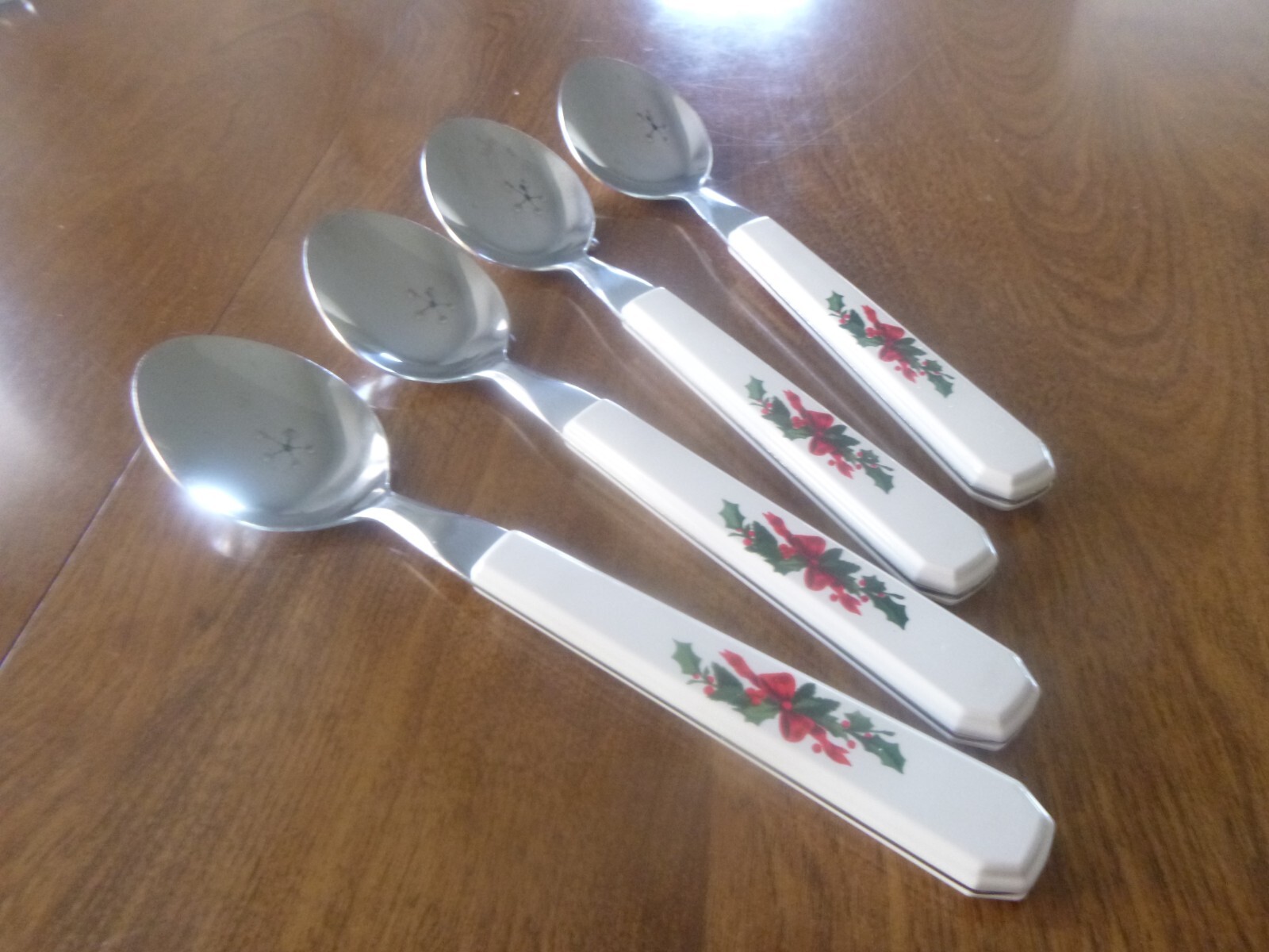 Pfaltzgraff Christmas Heritage Plastic Handle Soup/Cereal Spoons, Set ...