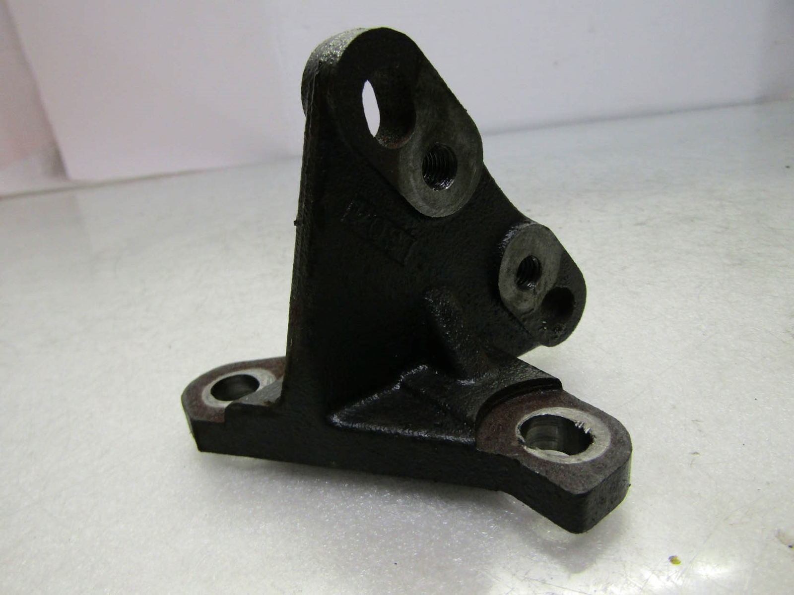 LDV Convoy Pilot MK3 2.4 TD Duratorq diesel fuel injector pump mount ...