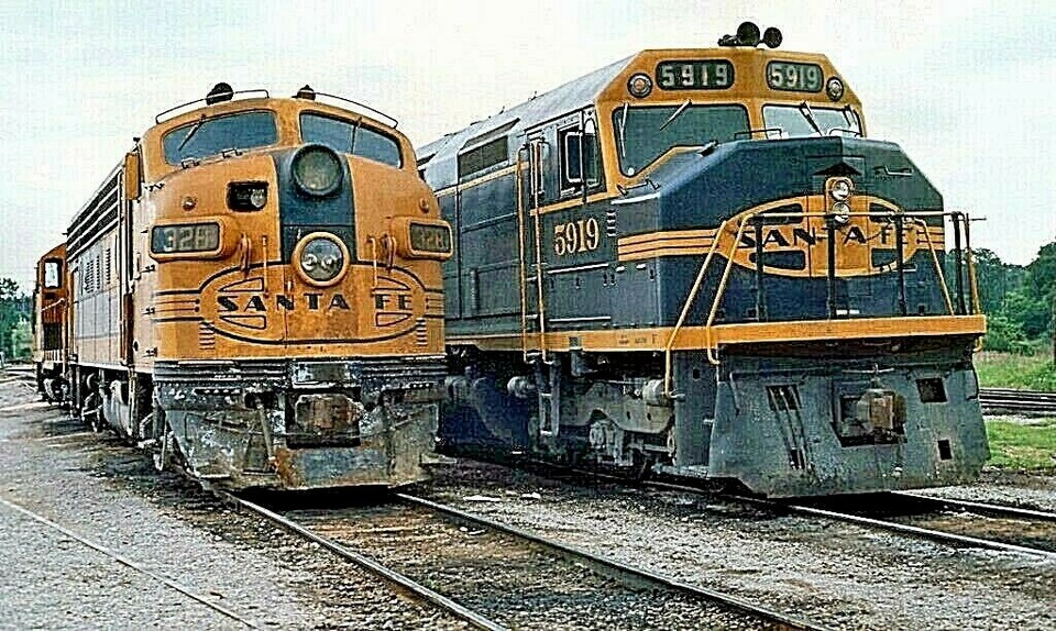 AHM Pair EMD F-45 "Cowl" Locomotives ~ UNION PACIFIC ~ Double Heading ...