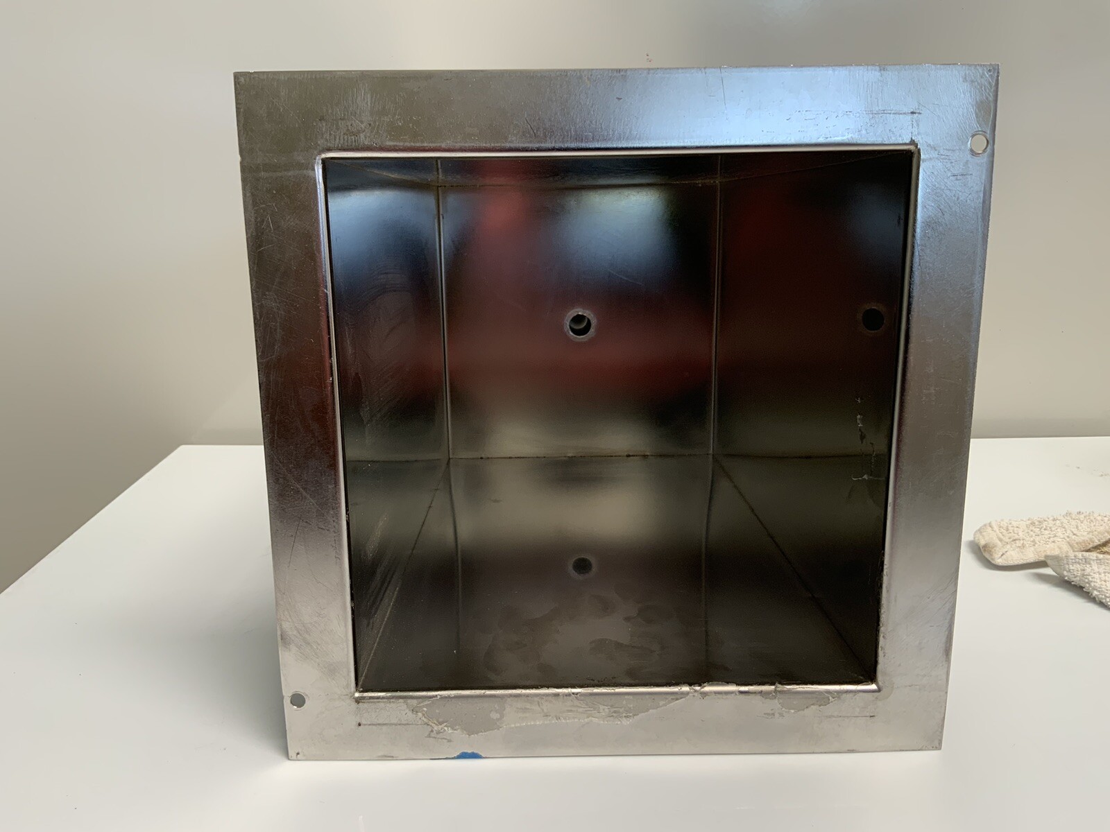 STAINLESS STEEL STATIC SOLVENT TANK WTIH DRAIN & FREE BOARD. GOLDEN FAB ...