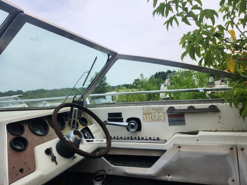 COMPLETE WINDSHIELD FROM A 1977 SEA RAY OPEN BOW PARTING BOAT Sea Ray ...