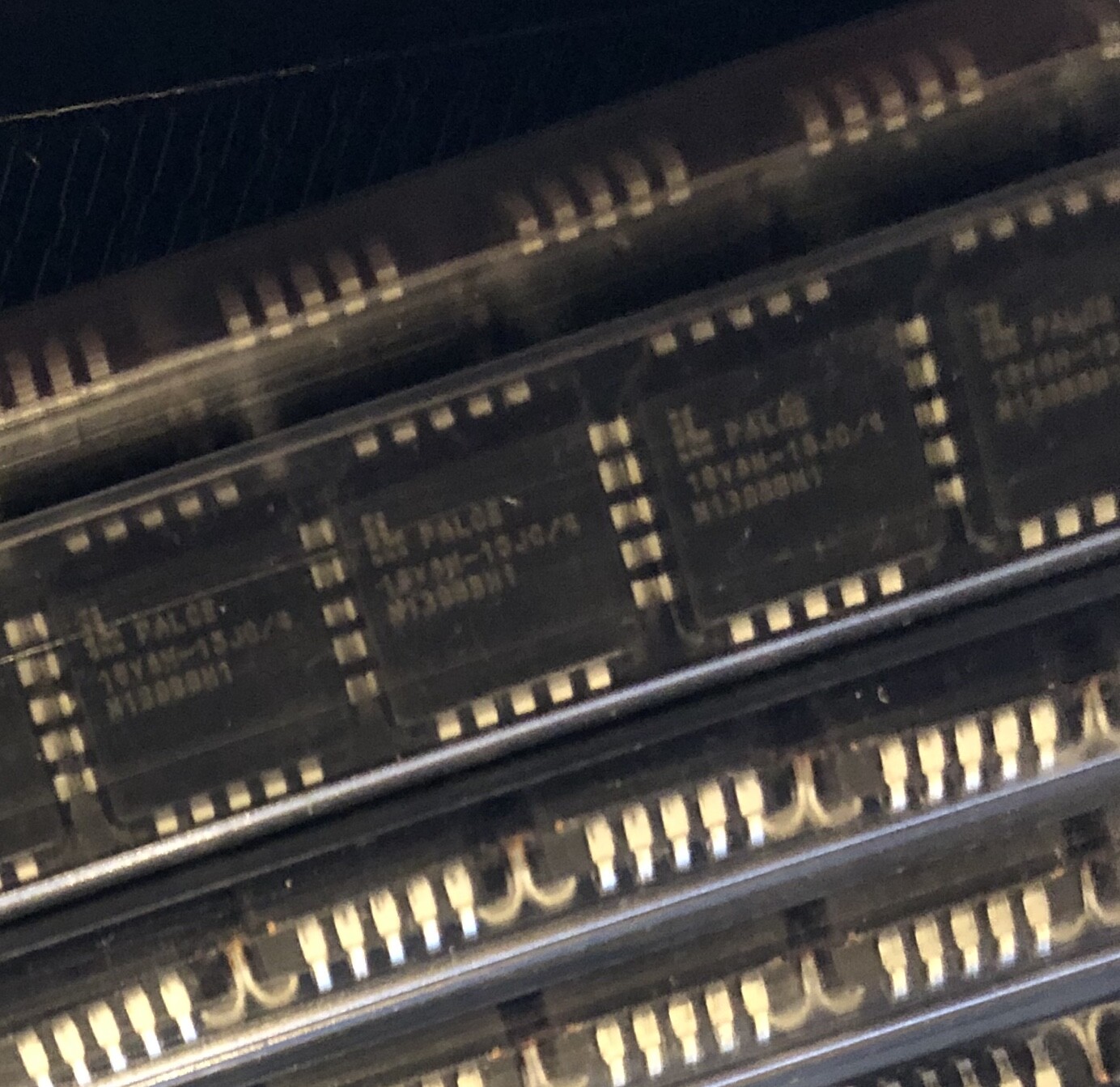 PALCE16V8H-15JC/4 IC SPLD Simple E²PLD Programmable Array Logic 20 PIN ...