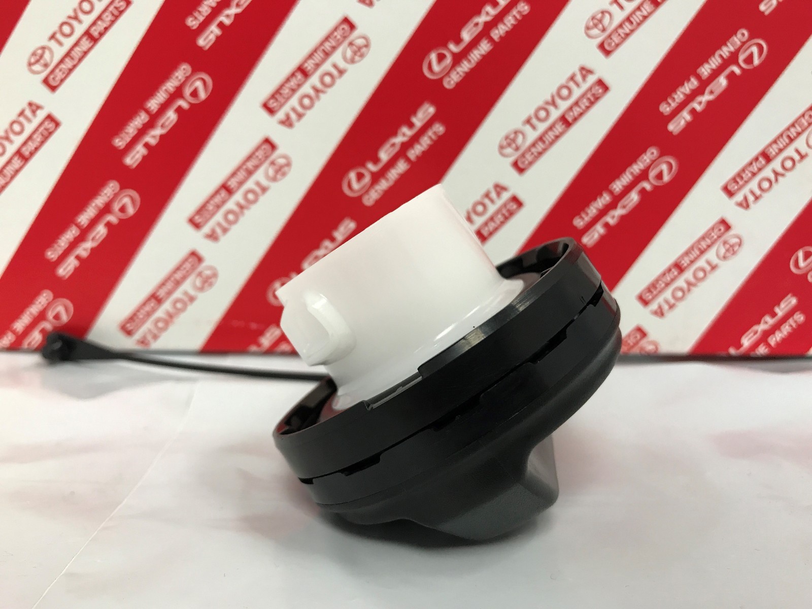 New Genuine Toyota 2003-2009 4Runner OEM Gas Cap 77300-33070 / 47010 | eBay