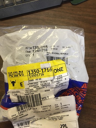 NEW GENUINE GM PART OEM-Door Hinge-Lower Right 13501716 | eBay