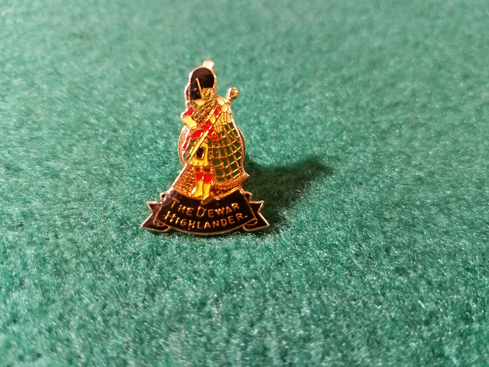 Vintage THE DEWAR HIGHLANDER Goldtone & Enamel Lapel … - Gem