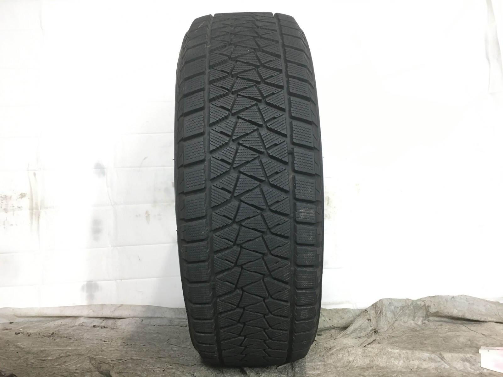[1] Bridgestone Blizzak DM-V2 Studless P245/60R20 245 60 20 Tire 11.75 ...