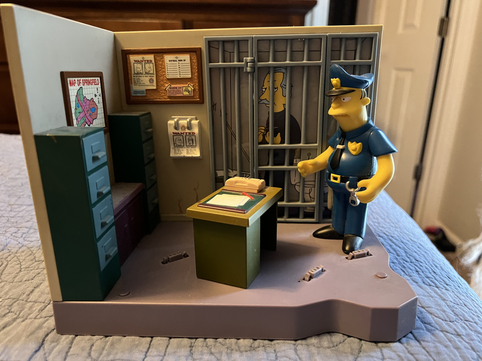 Playmates - The Simpsons - Police Station w/Officer Eddie Figure ...