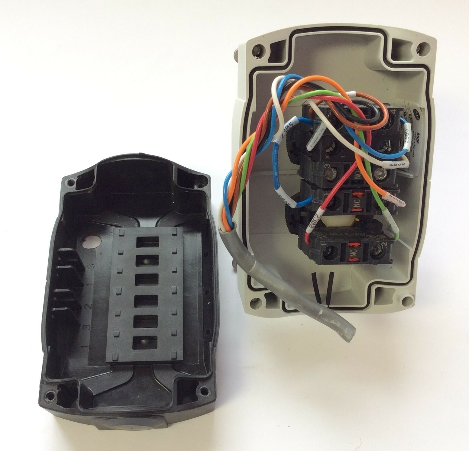 Allen Bradley 800F-2PM Enclosure 22 mm w/ Emergency Stop Blue Lighted ...