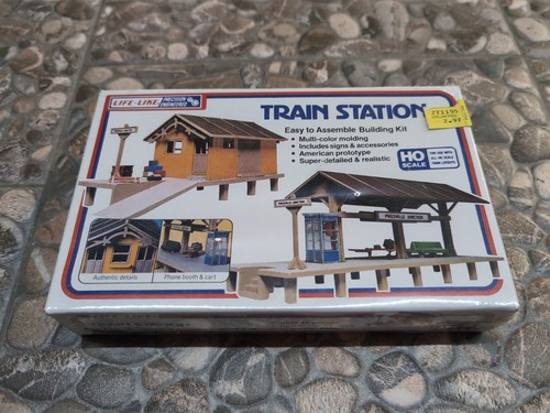 Vintage LIFE-LIKE TRAIN STATION HO Scale Model Building Kit No. 1347 ...