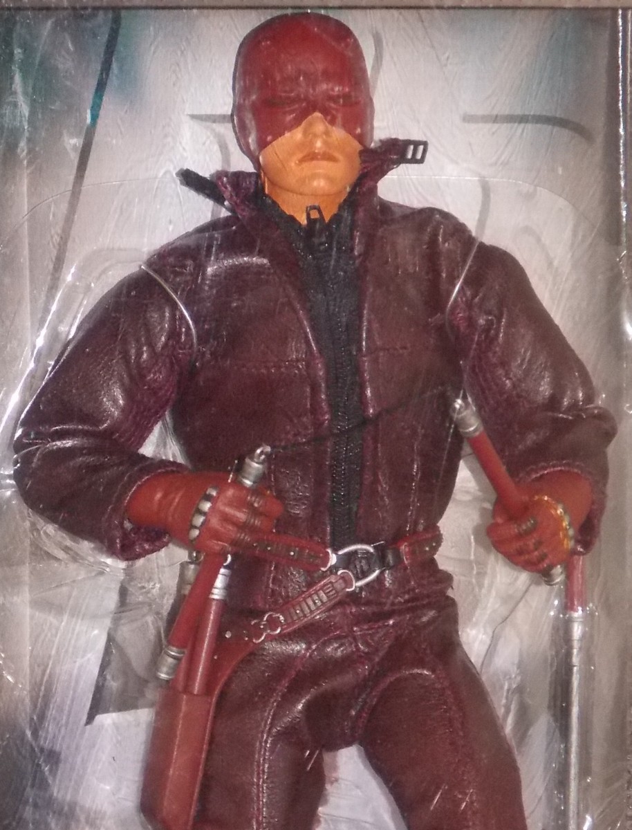 Esquivar Dardo 2003