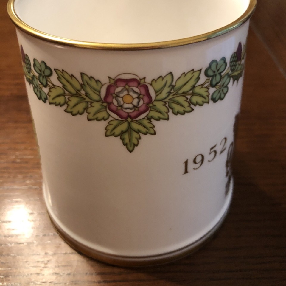 Spode Queen Elizabeth II Fine Bone China Silver Jubilee Commemorative ...