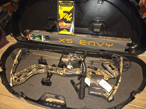 Diamond by Bowtech Deploy SB R.A.K. Compound Bow + quiver & arrows | eBay