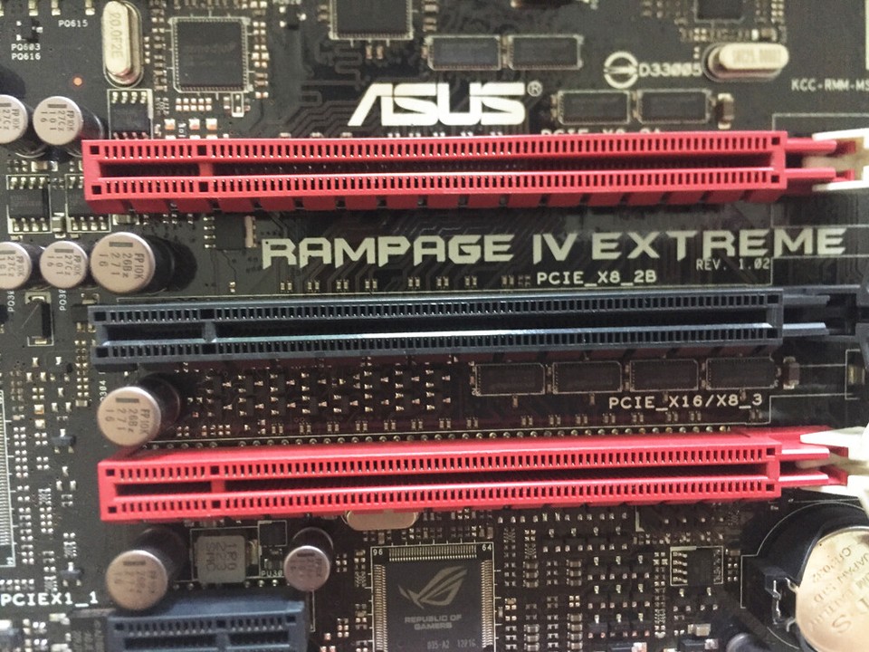 Asus RAMPAGE IV EXTREME ROG R4E Desktop Board, LGA 2011 Intel X79 ...