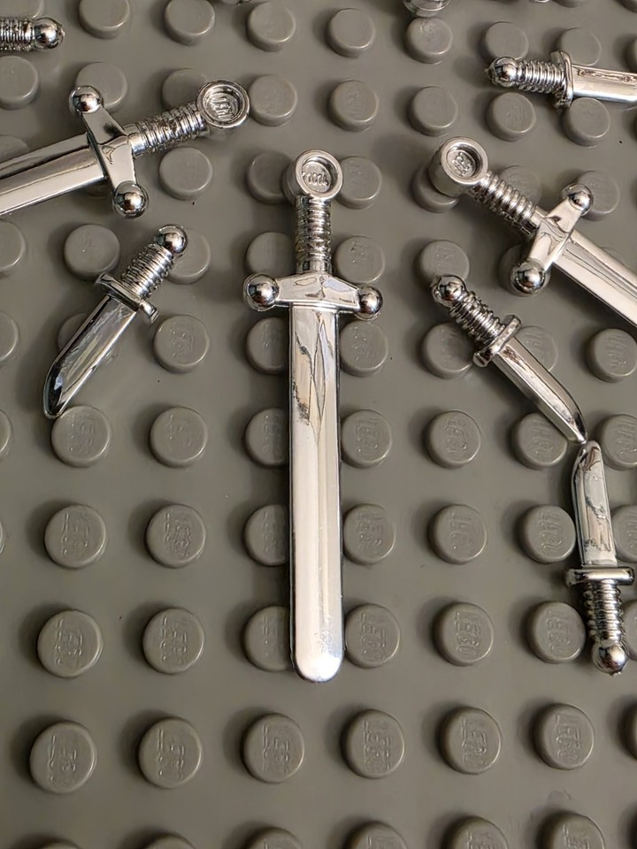 15 LEGO Minifigure Swords Knives Weapon Greatsword Chrome Silver Castle ...