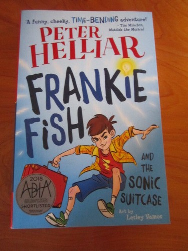BOOK S/C FRANKIE FISH AND THE SONIC SUITCASE PETER HELLIAR **** MUST ...