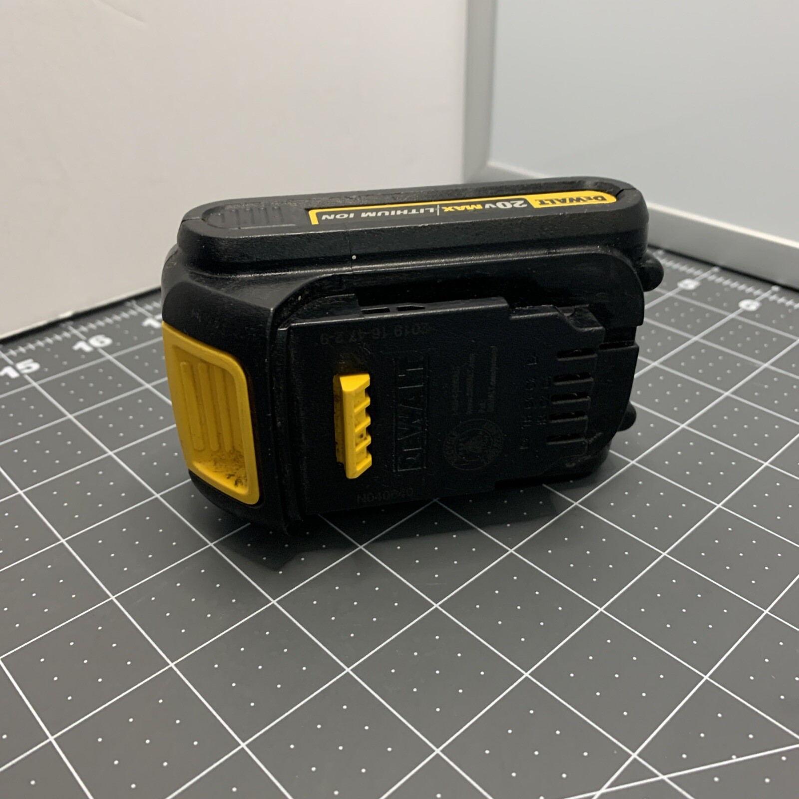 " Dewalt DCB201 20V Max Battery 1.5Ah Lithium Ion | eBay