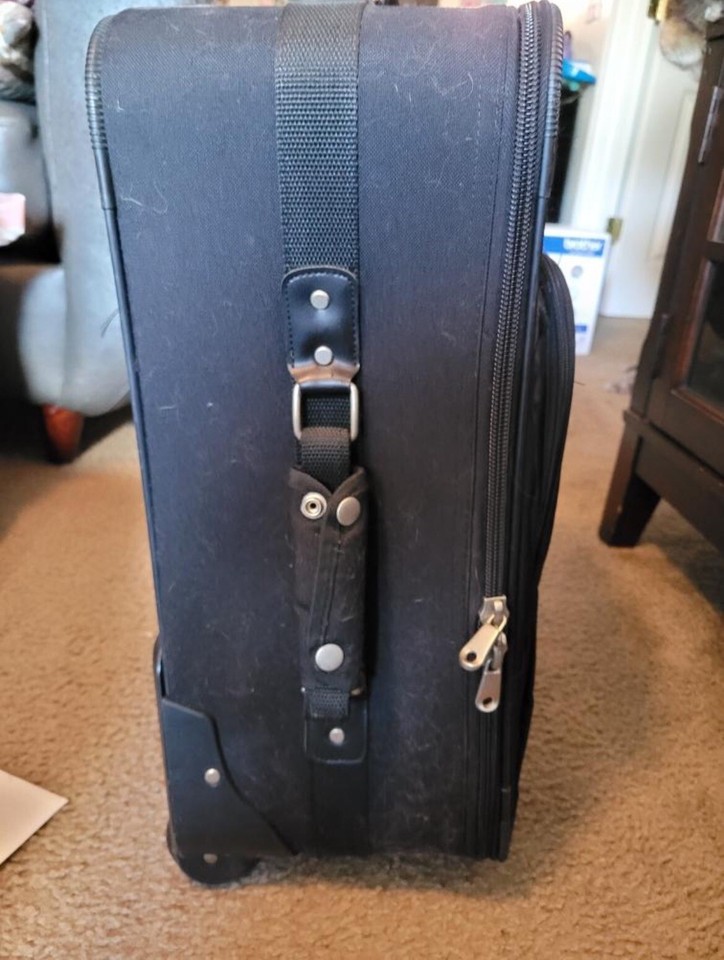 2 carry on suitcases with wheels 22” And 24” | eBay