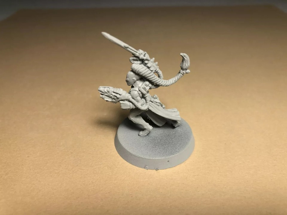 121124 Warhammer 40K Imperial Agents Callidus Assassin OOP finecast ...