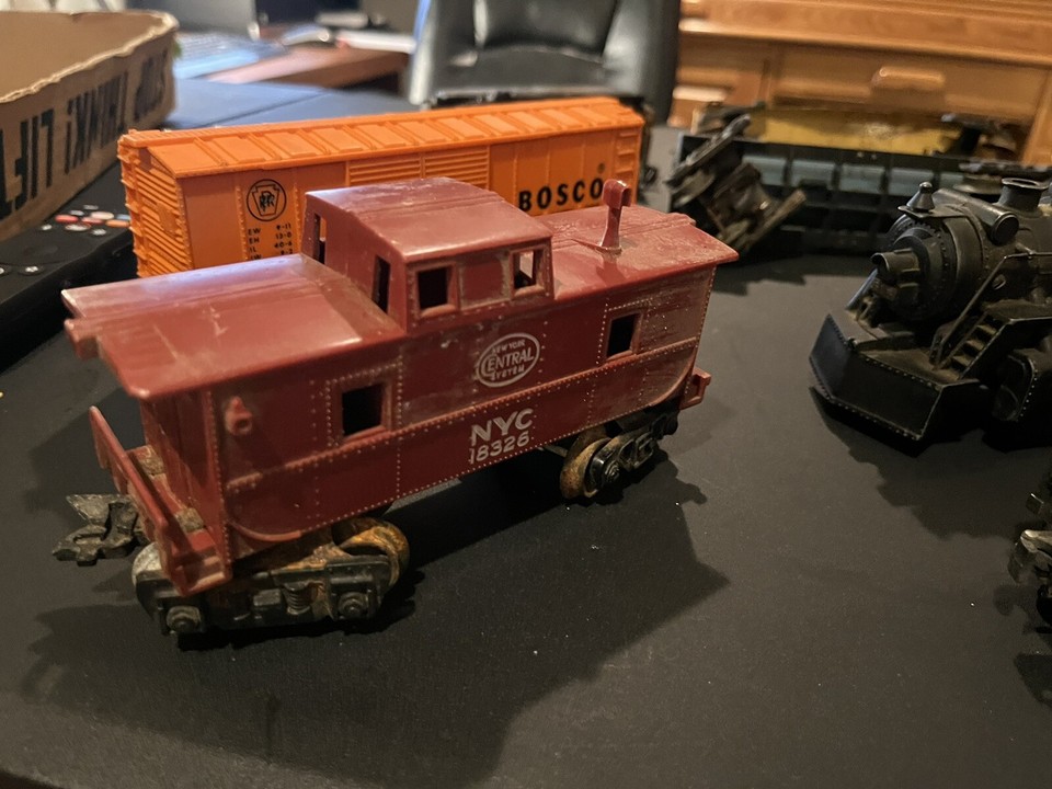 Vintage Lionel & Marx Train Lot 40 X Track, 1 Engine, 11 Cars, 2 Power ...