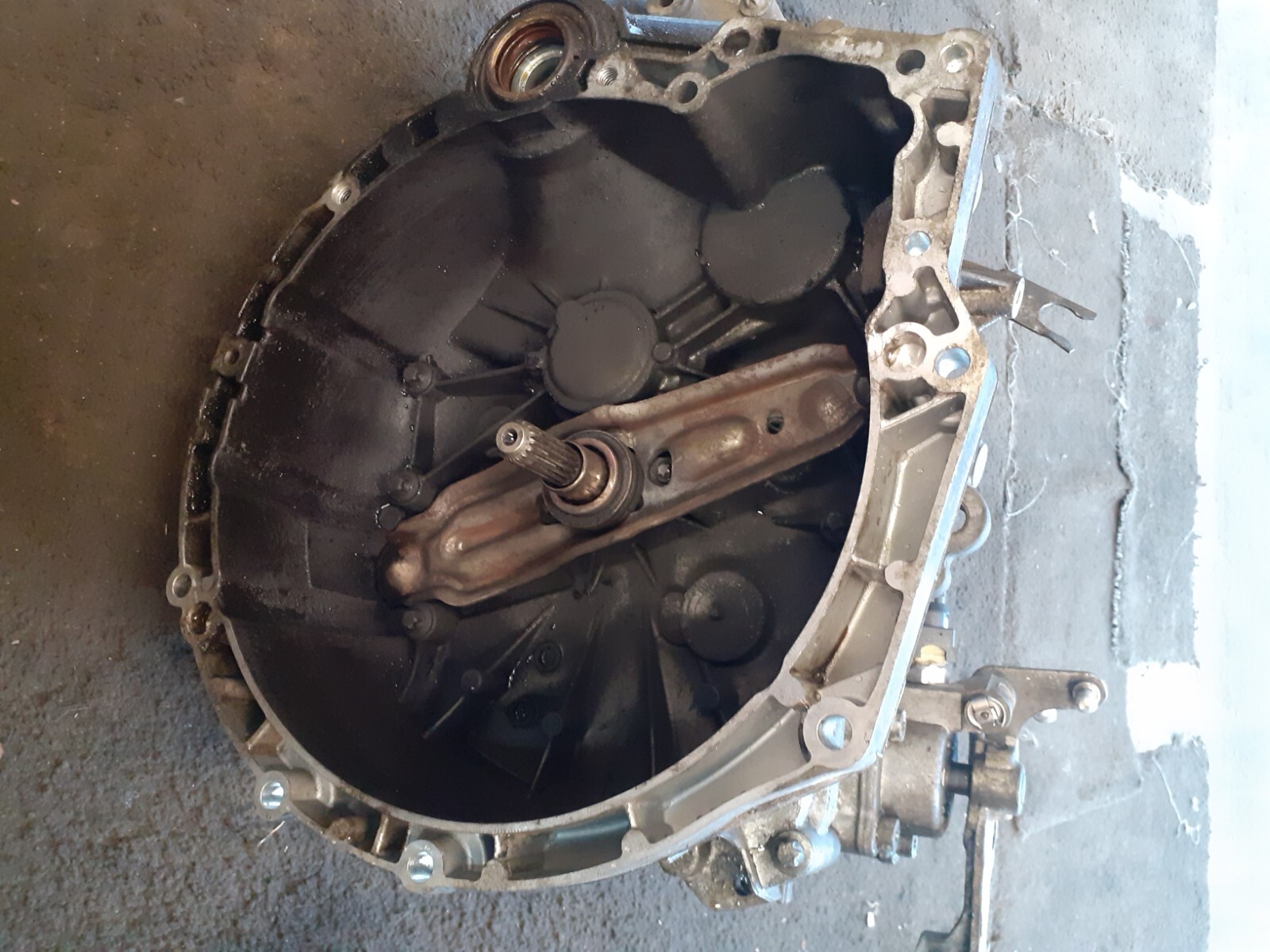 R56 Mini Cooper gear box for spares or repair. Second gear synchromesh ...