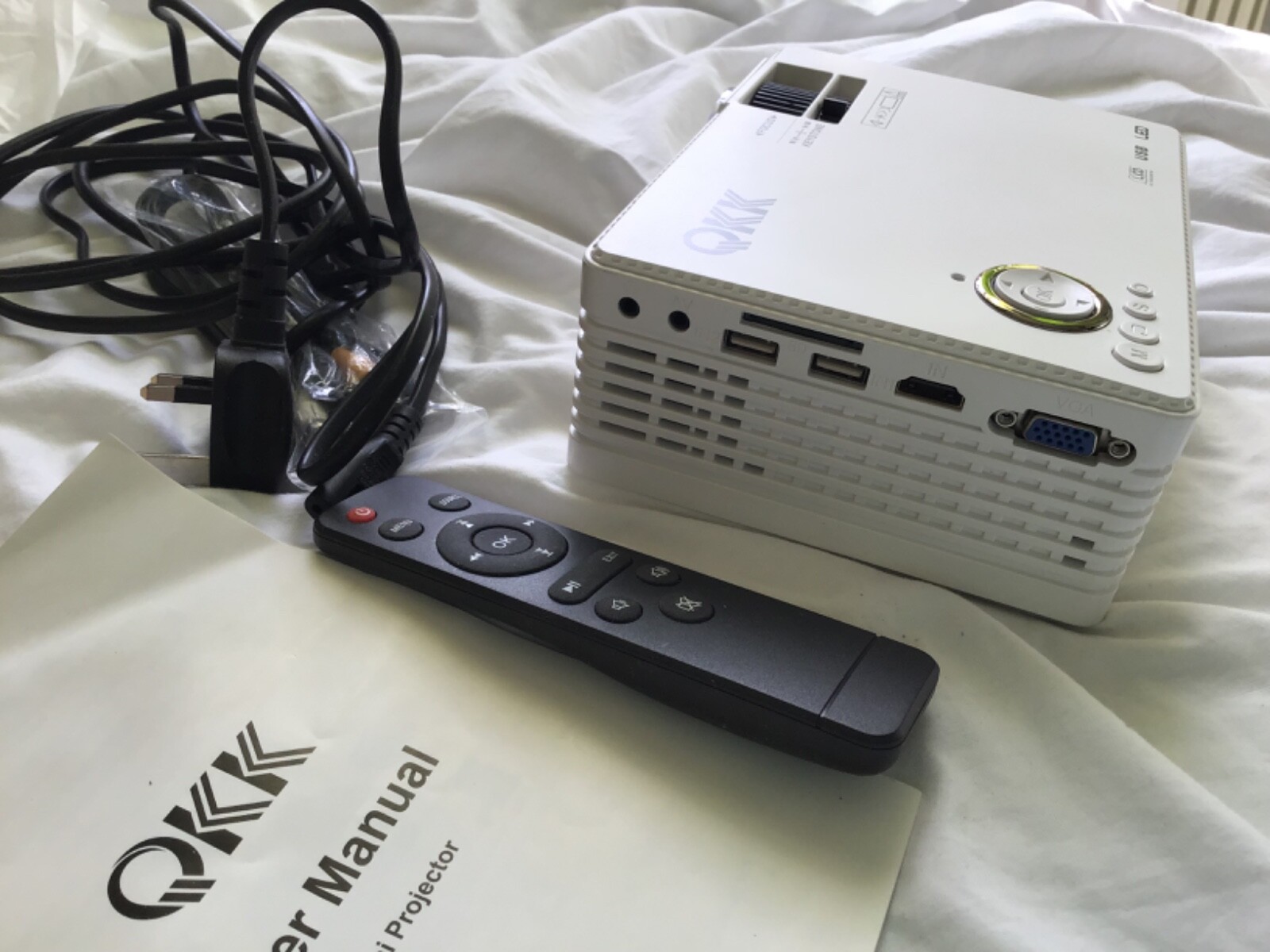 QKK AK-81 4500 Lumens Mini Projector with Projection Screen for sale ...