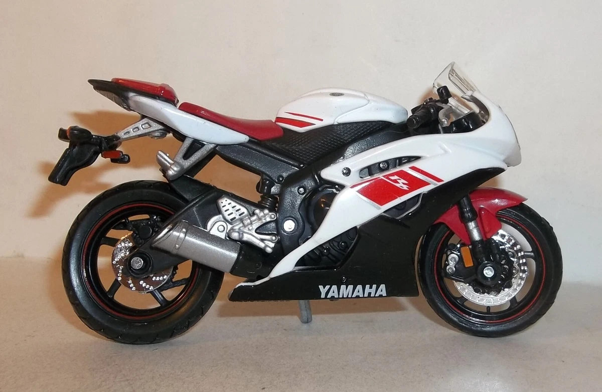 2022 Yamaha R6 White