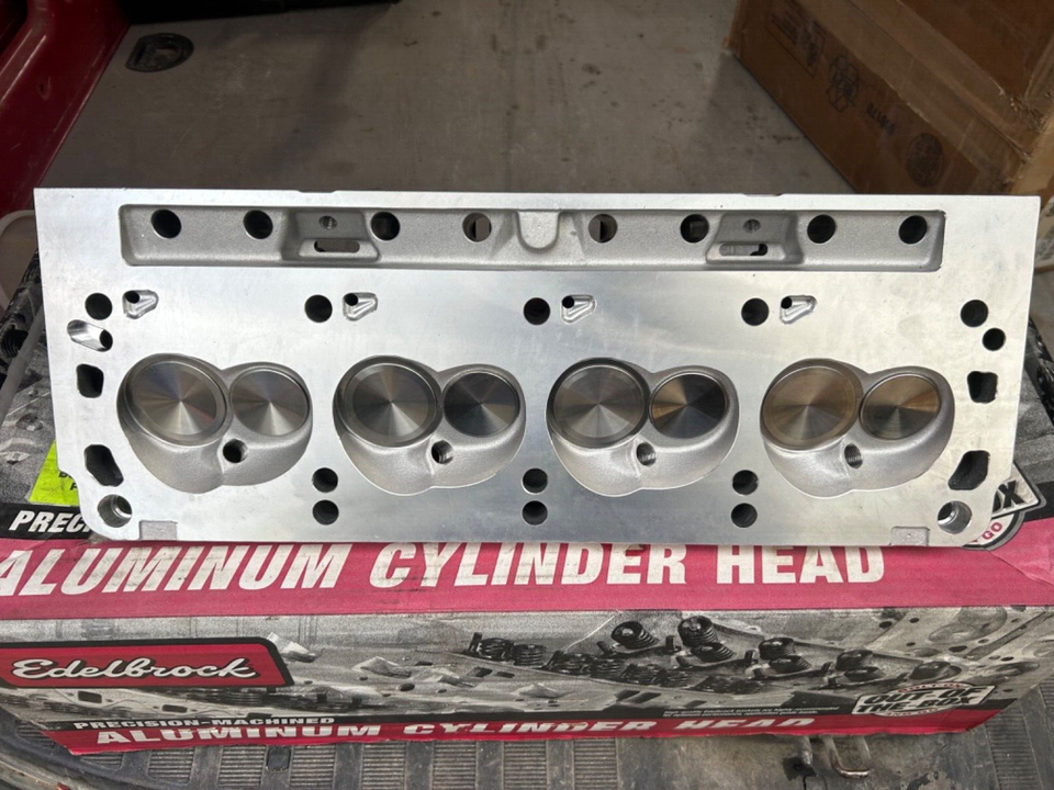 Edelbrock 60229 Performer RPM Cylinder Head complete ready Ford 289 ...
