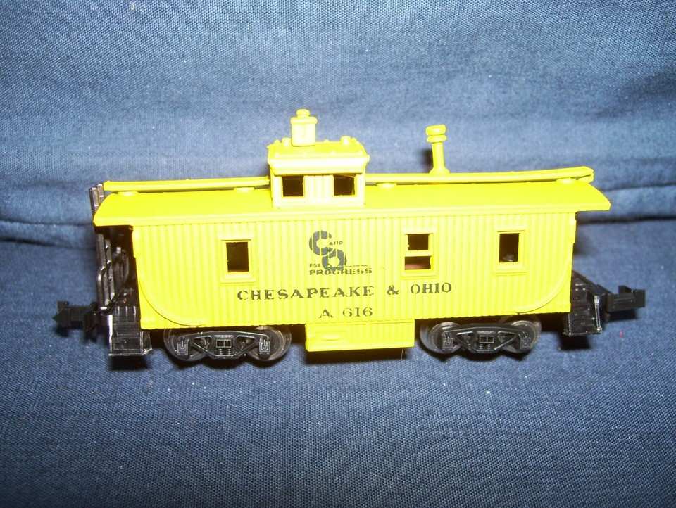 Roco Chesapeake & Ohio Yellow Caboose #28962 N Scale Used | eBay