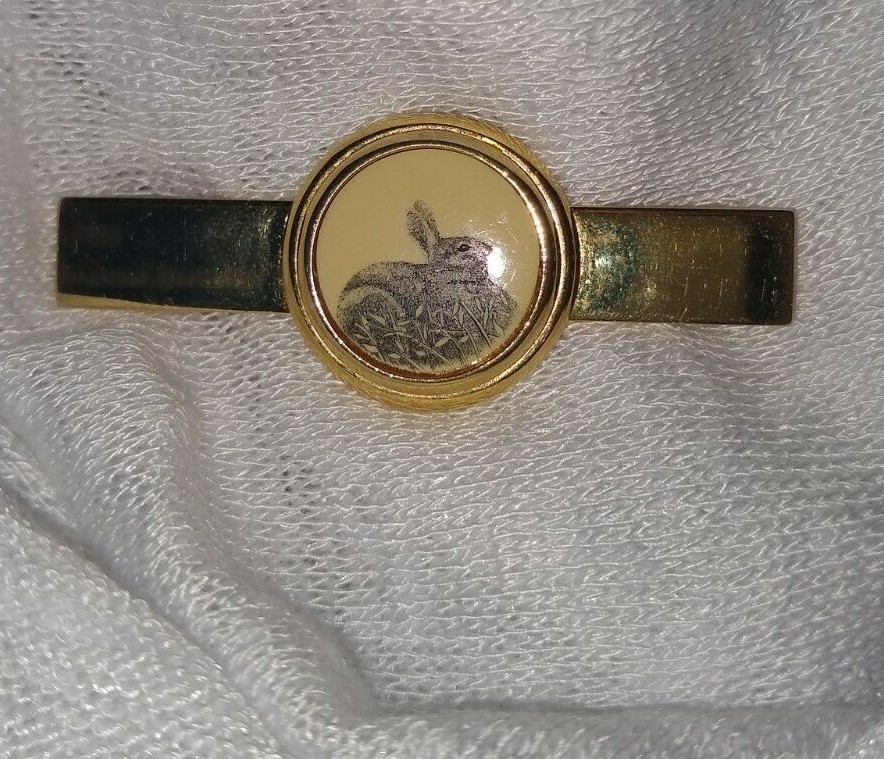 Barlow Gold Pin With Rabbit Motif - Gem