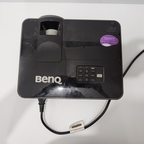 Benq projector MS 502 untested but powers on and emits light, see pics ...