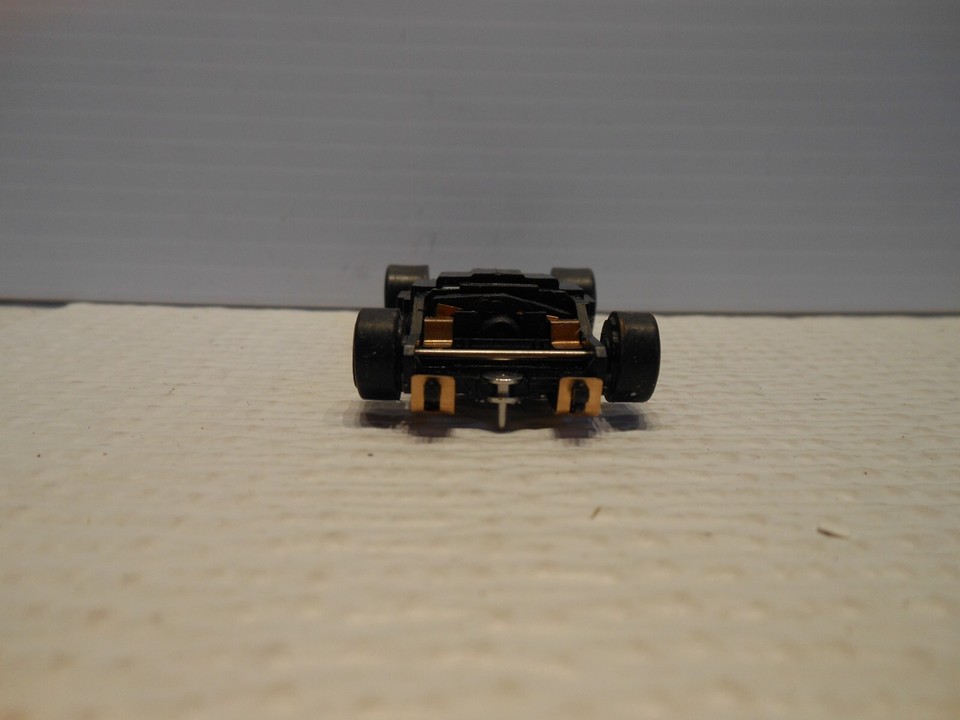 AFX SUPER G-PLUS SLOT CAR CHASSIS BODY CLIP BLACK RIMS REAR END ...