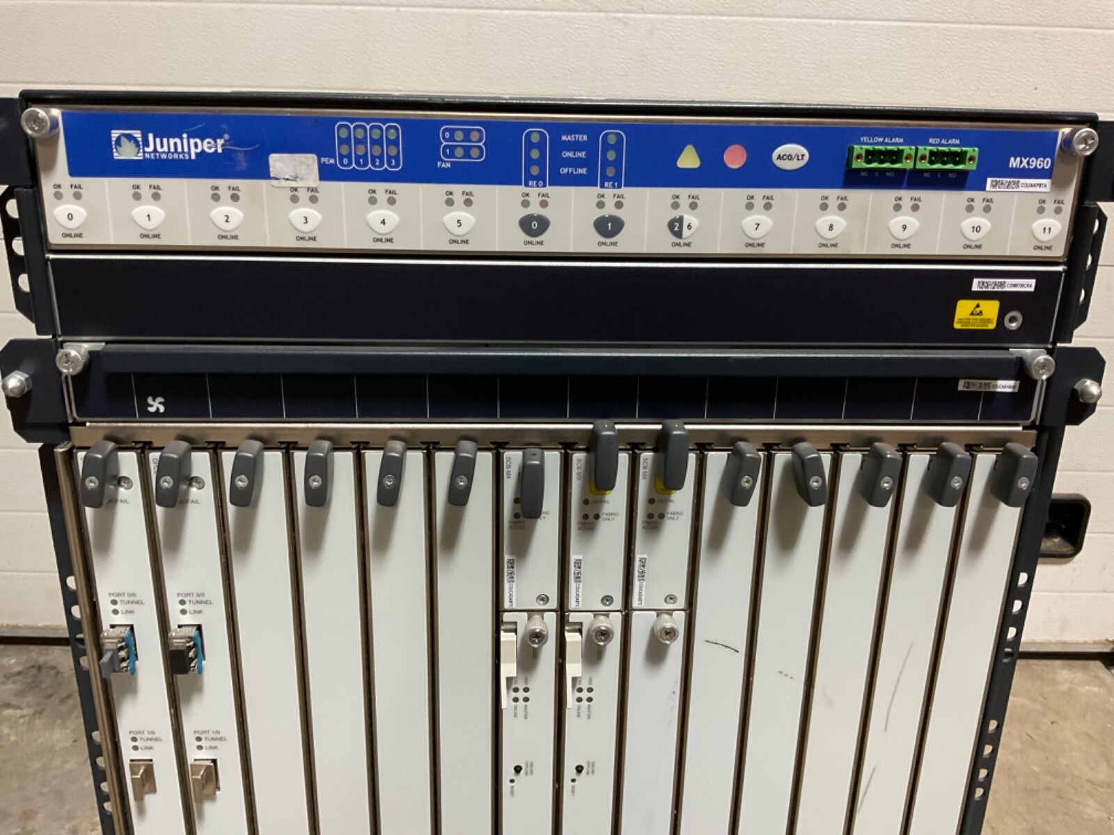 Juniper Networks MX960 Internet Router -2- RE-S-2000 -2- DPCE-4XGE SCB ...