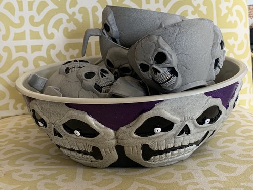 Vintage 1990's Halloween Skulls Skeleton Punch Bowl & 15 Cups Party Set ...