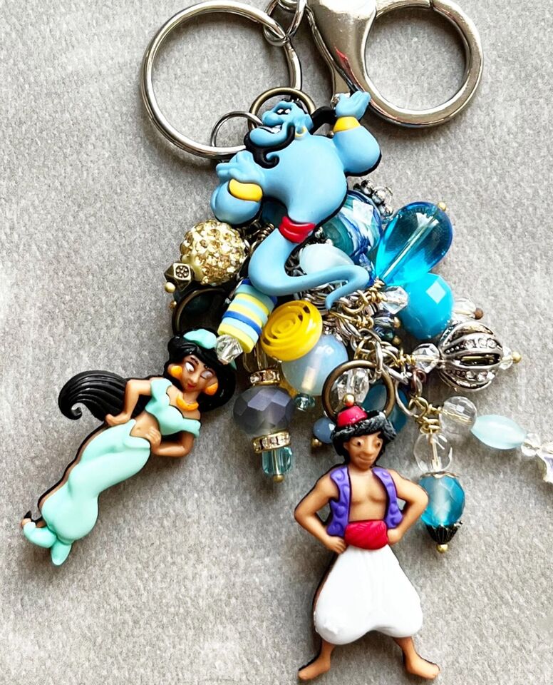 DISNEY BUTTONS & FLATBACKS, CHOOSE YOUR FAVORITE CHARACTERS HAND ...