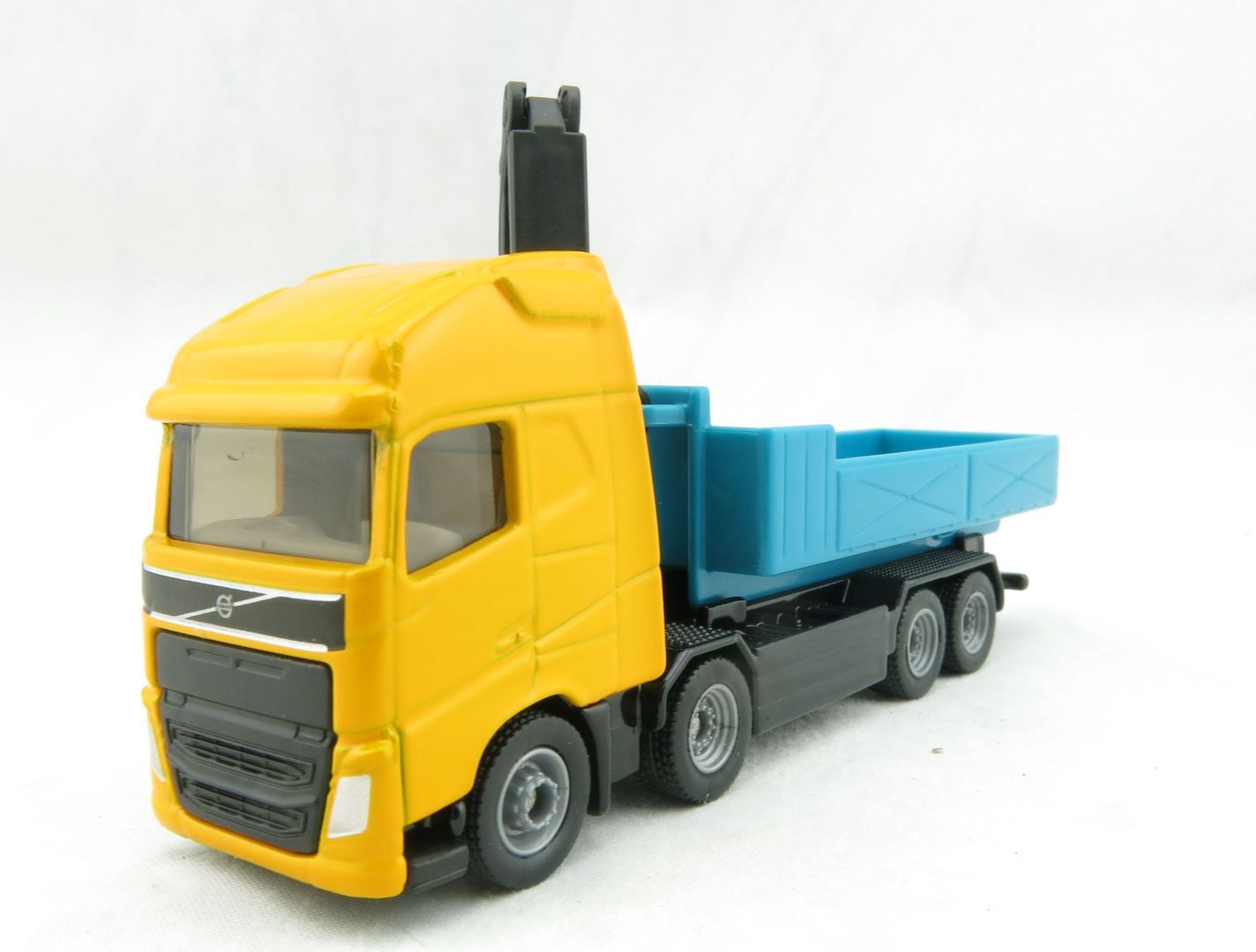 Siku 1683 - Volvo FH Roll-off Tipper Truck with Hooklift Crane - Scale ...