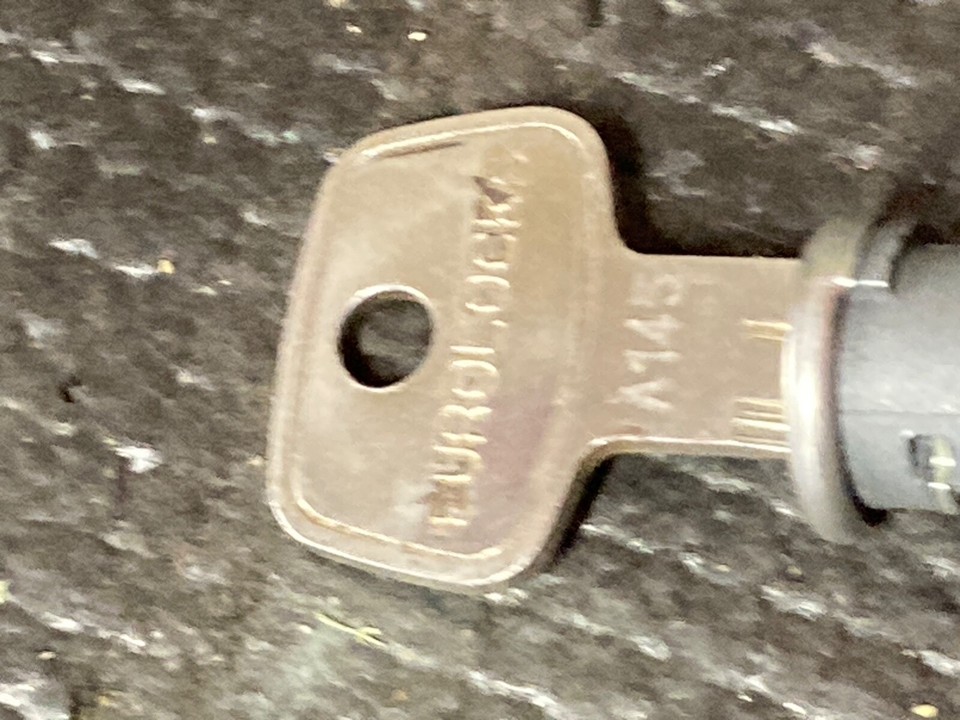 Yakima SKS Lock Cores with Key - Silver A145 A-145 One key one lock | eBay