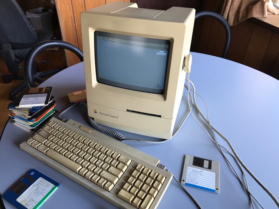 Vintage 1992 Apple Macintosh Classic II, Fully Functional, MS Word ...