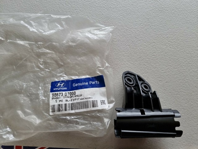 HYUNDAI TUCSON HEADLAMP WASH MOUNTING BRACKET LEFT GENUINE 98673D7000 ...
